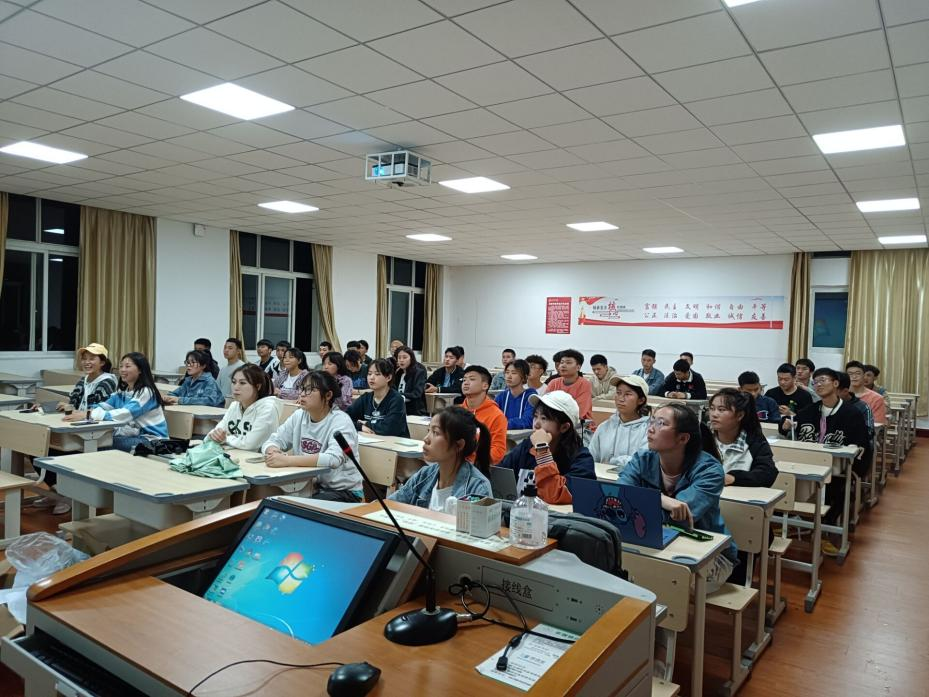 学院领导开展推门听课活动-贵州理工学院体育学院